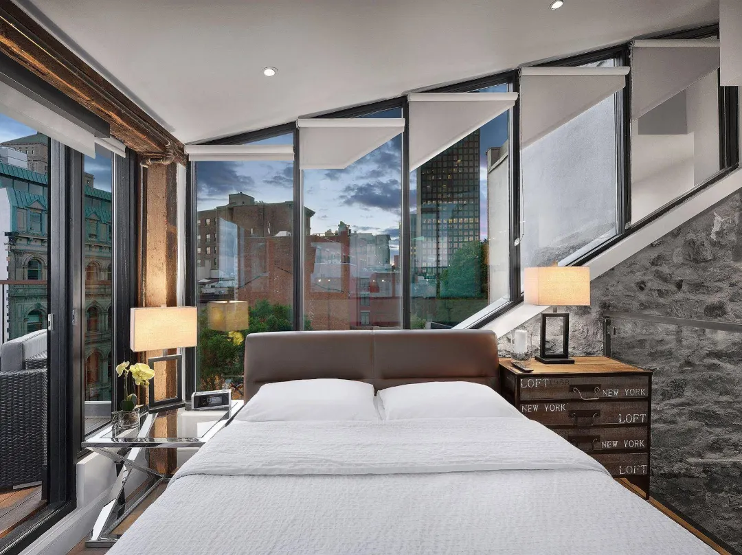 Hotel ÉPik Montréal - Montreal