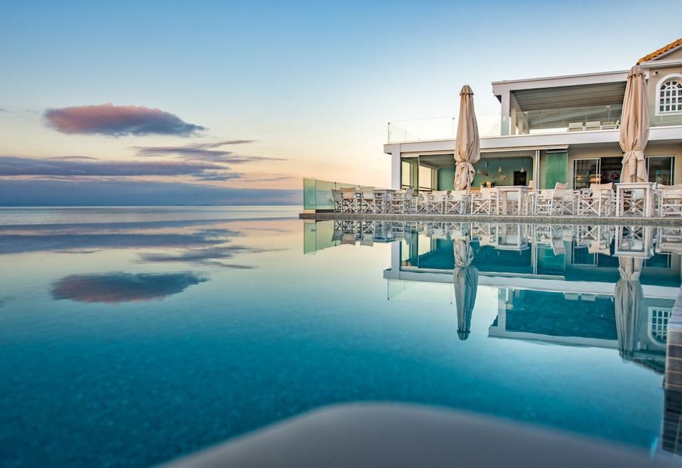 Alexandra Beach Resort & Spa, xem đánh giá và giá phòng | Trip.com