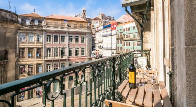 Merc Porto Ribeira`s Place - Porto