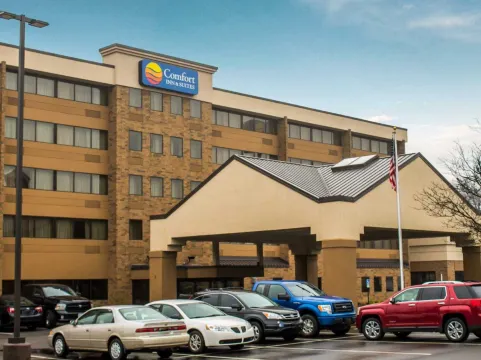 Comfort Inn & Suites - Medina, OH