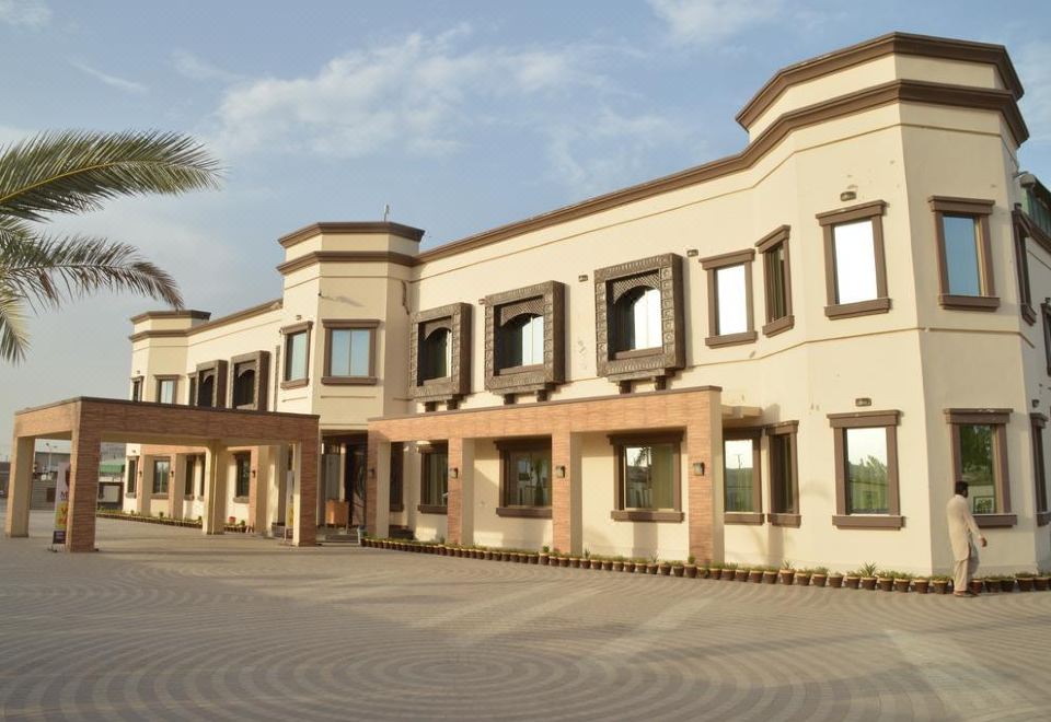 Midway Hotel & Resturant, Rahim Yar Khan District - 2026 Updated Prices ...