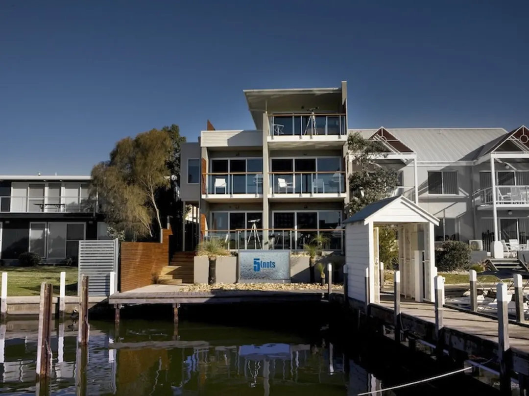 5 Knots Metung - Lakes Entrance