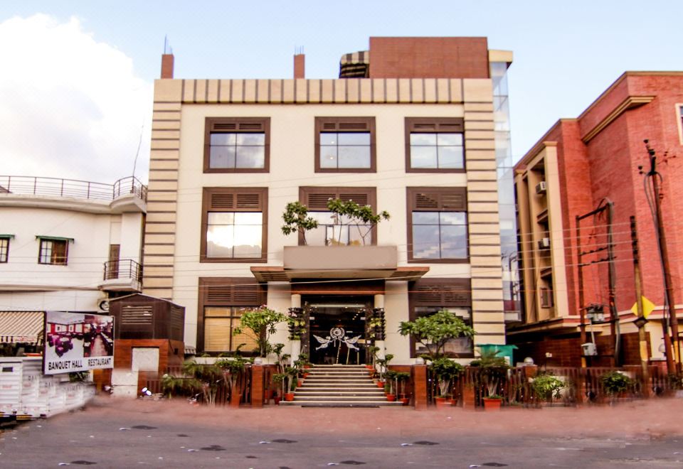 OYO Premium Husadiya Chauraha, Lucknow - Updated 2026 Prices, Reviews ...