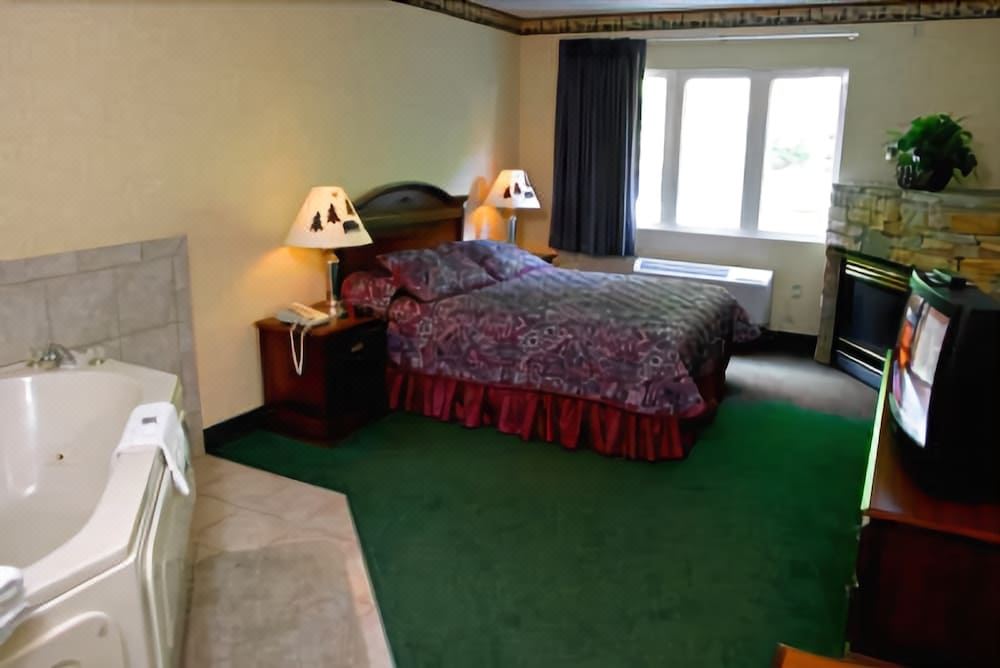 Norma Dan Motel - Near Dolly Parton's Stampede Dinner Attraction - Pigeon Forge, TN