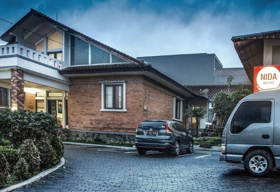 Nida Rooms Gunung Putri Bosscha at Osmond Villa & Resort, Lembang ...