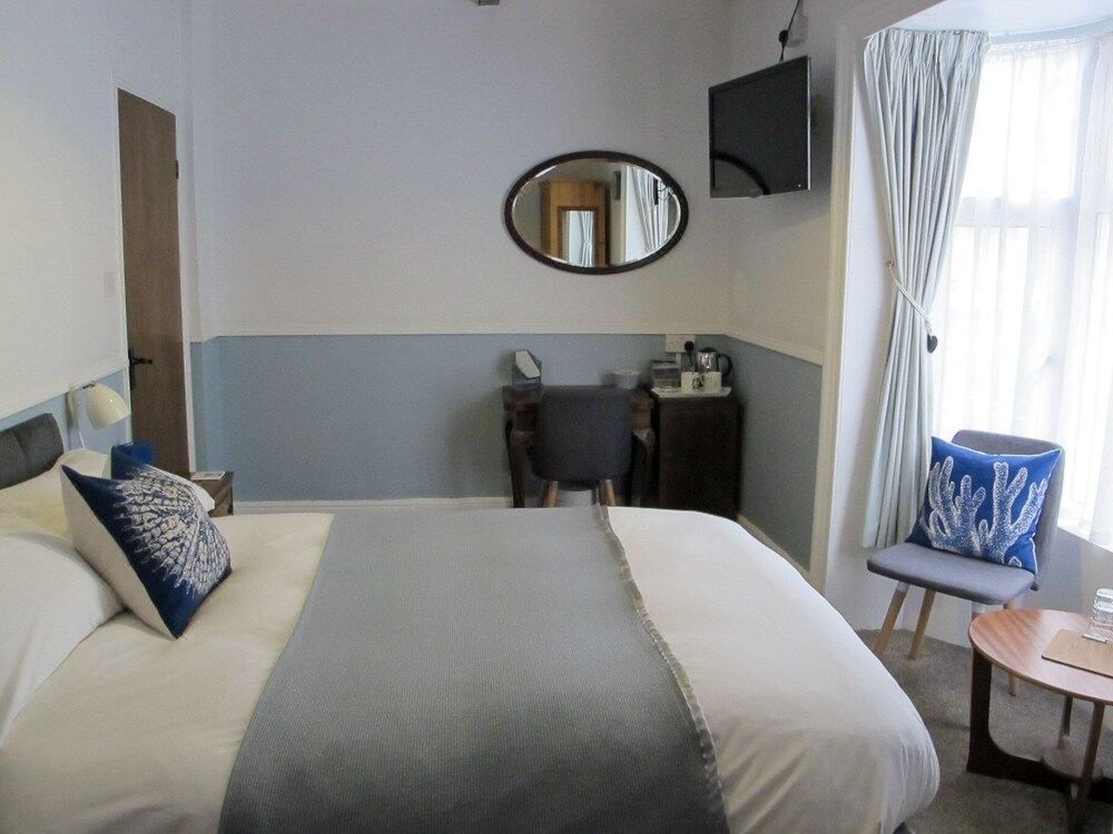 Stone's Throw Guest House - Weymouth