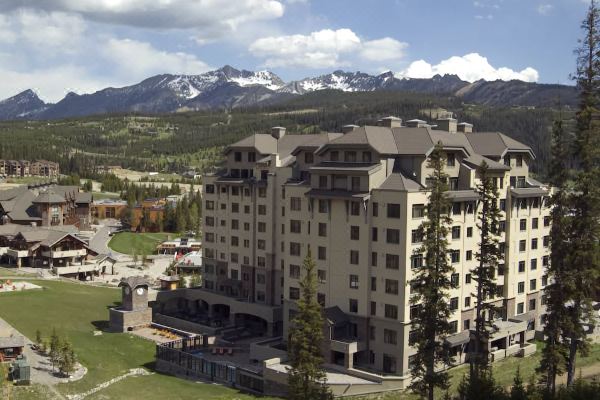 Summit Hotel at Big Sky Resort - โรงแรม 4 ดาวในBig Sky