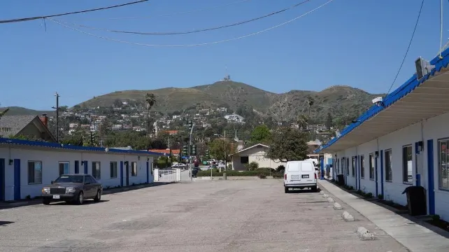 White Caps Motel - Ventura, CA