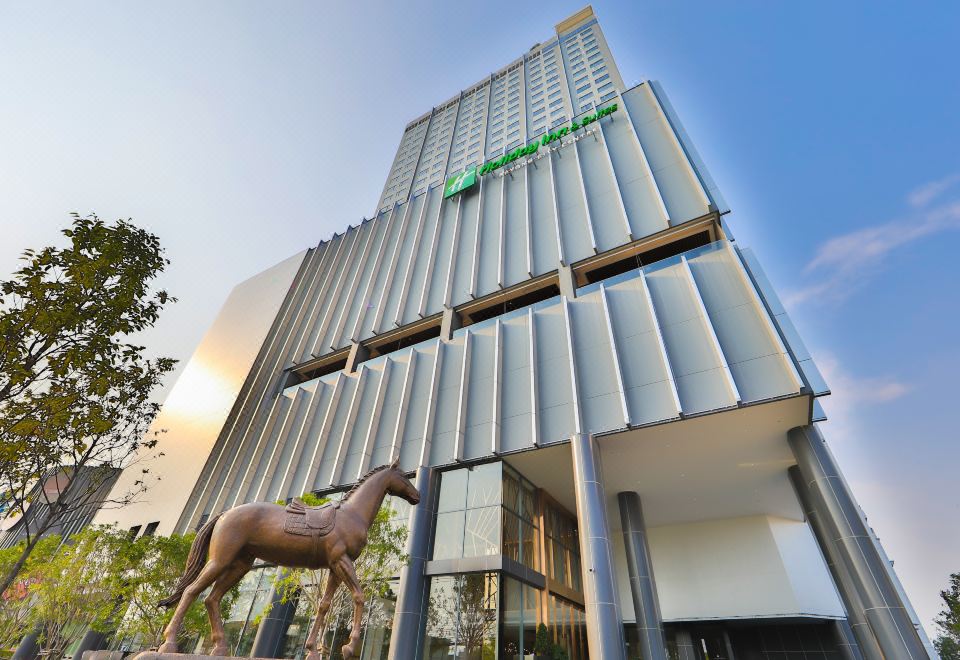 Holiday Inn & Suites Rayong City Centre, Rayong (Prices & Reviews 2025 ...