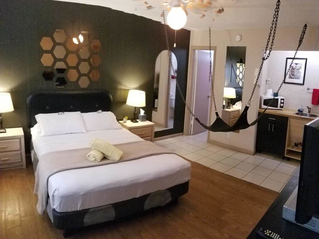 Inn Leather Guest House-gay Male Only - Florida