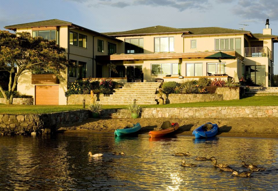 Nicara Lakeside Lodge, Rotorua - 2025 Updated Prices, Deals & Reviews ...