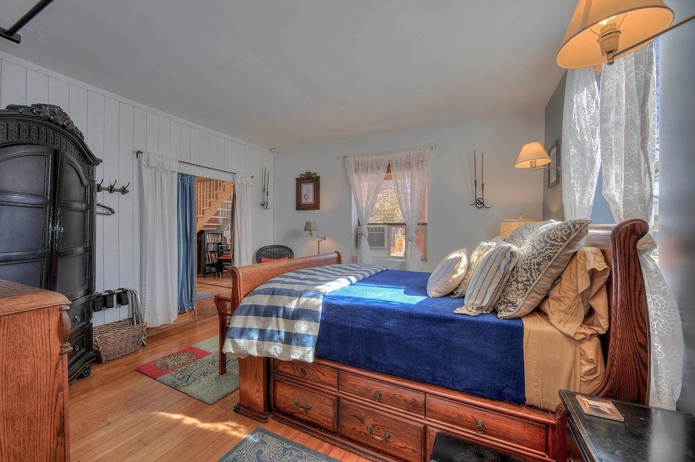 Cali Cochitta Vacation Rentals - Moab, UT