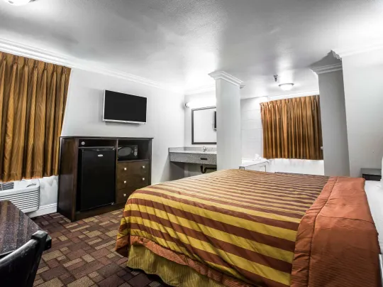 Pico Rivera Inn And Suites - Whittier, CA