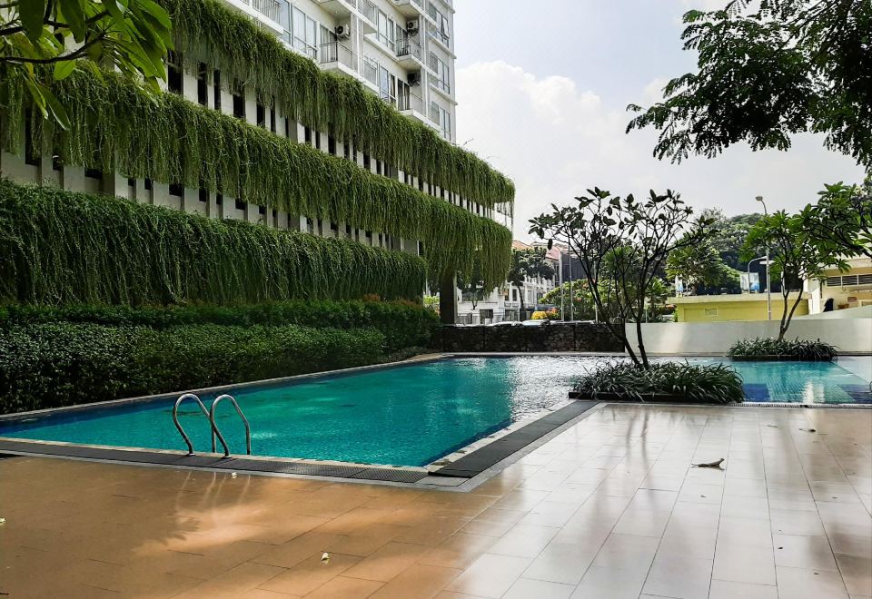 Homey Studio Apartment at Bintaro Plaza Residences by Travelio, 2024 ...