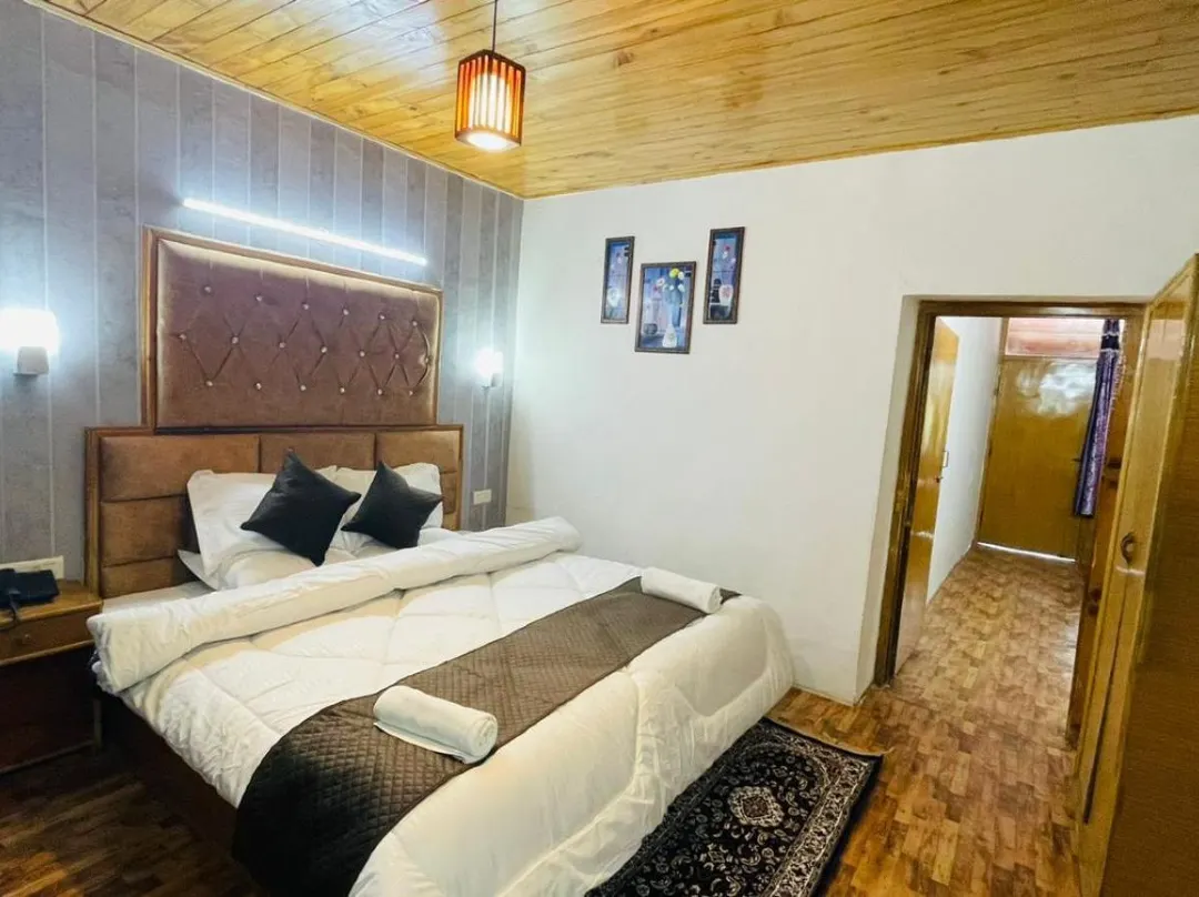 Hotel Hilltop - Manali