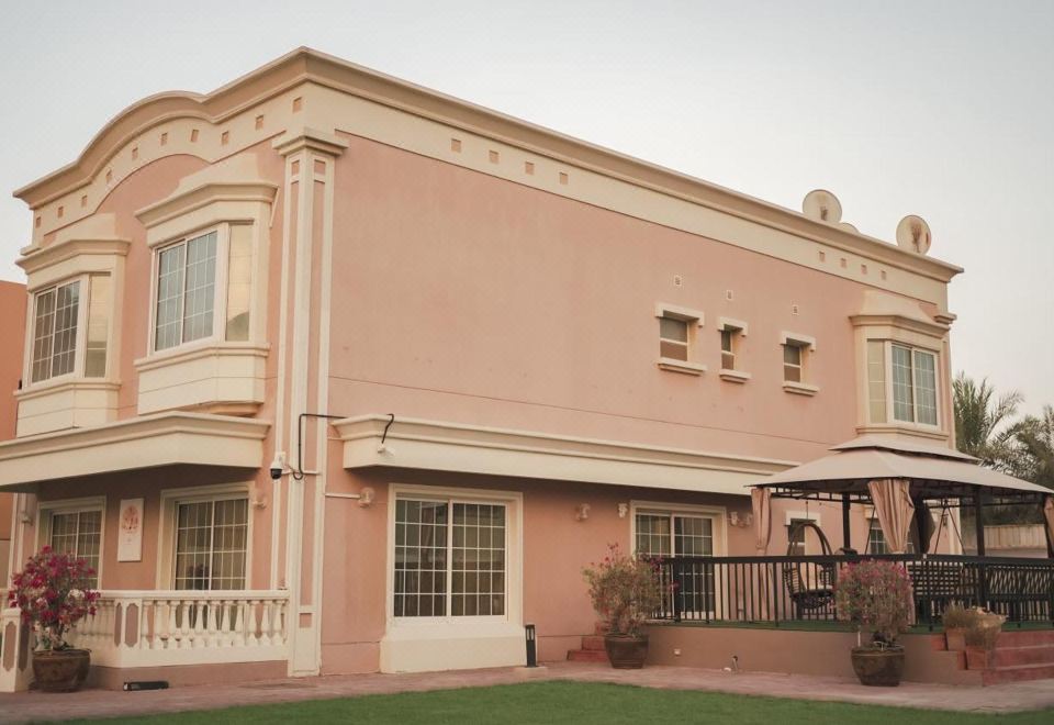 Wtf House Dubai, Dubai - 2026 Prices & Reviews | Trip.com