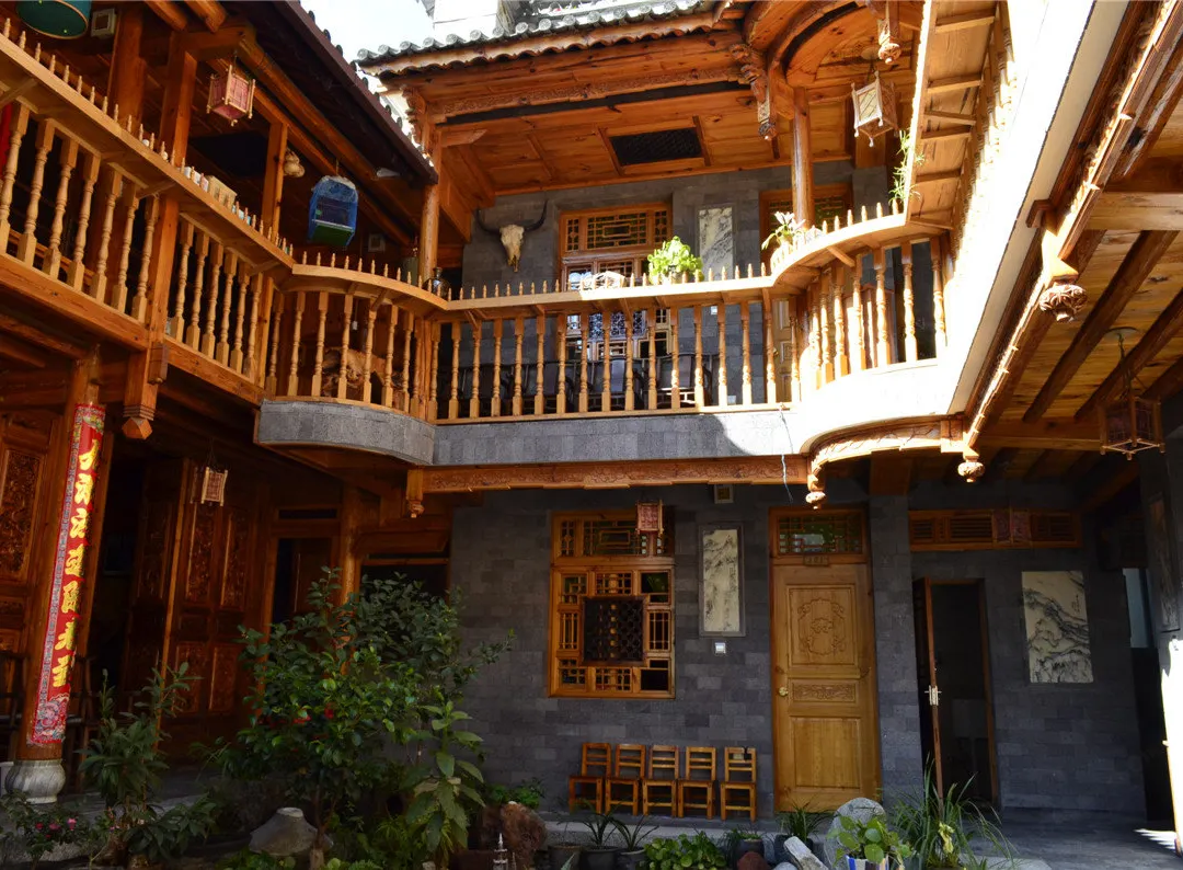 Moonshine Inn - Dali