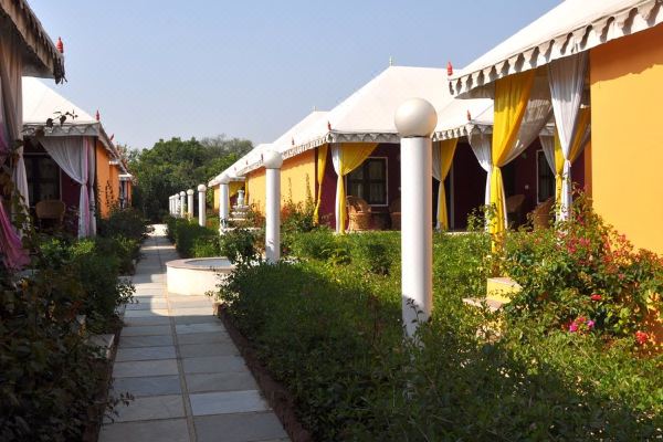 Achrol Bagh: Hotel Reviews & Room Rates | Trip.com